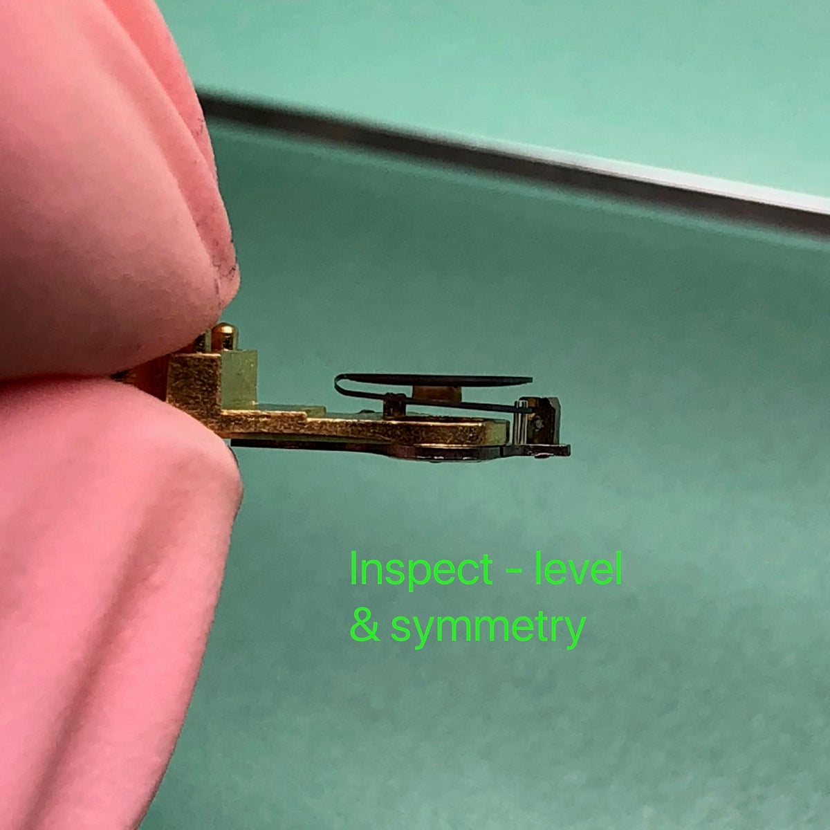 Inspecting a watch hairspring after manipulation (repair) and final in ...